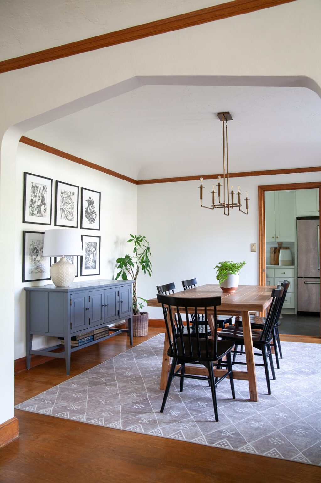 Dining Room Rugs: Enhancing Your Space with Warmth and Style ...